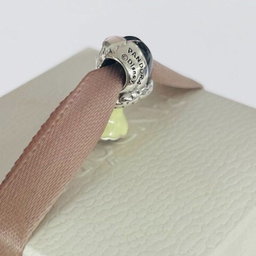 Pandora Disney Villains Cruella De Vil Charm 793424C01, Men's Fashion ...