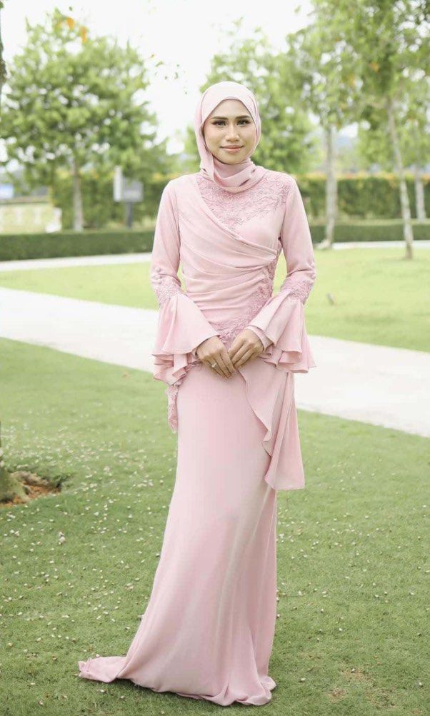 BUY/RENT trisya dress hijabistahub in dusty pink, Women's Fashion ...