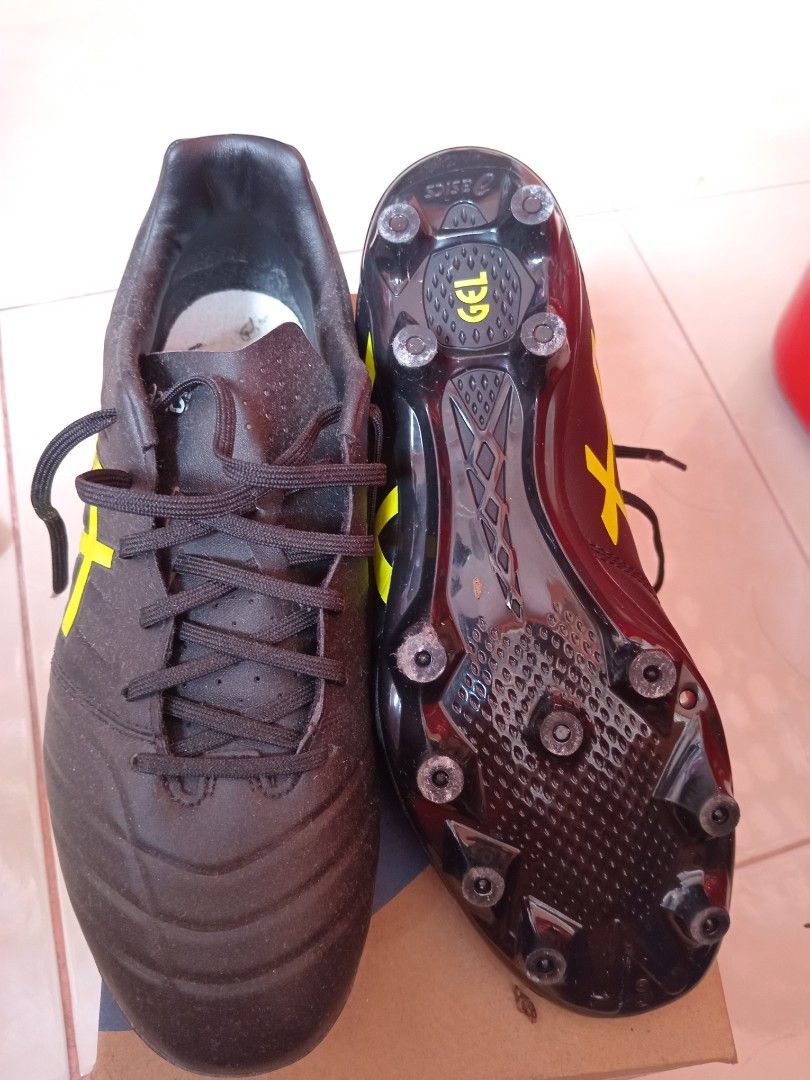 Asics boot bola sepak, Sports Equipment, Sports & Games, Racket & Ball ...