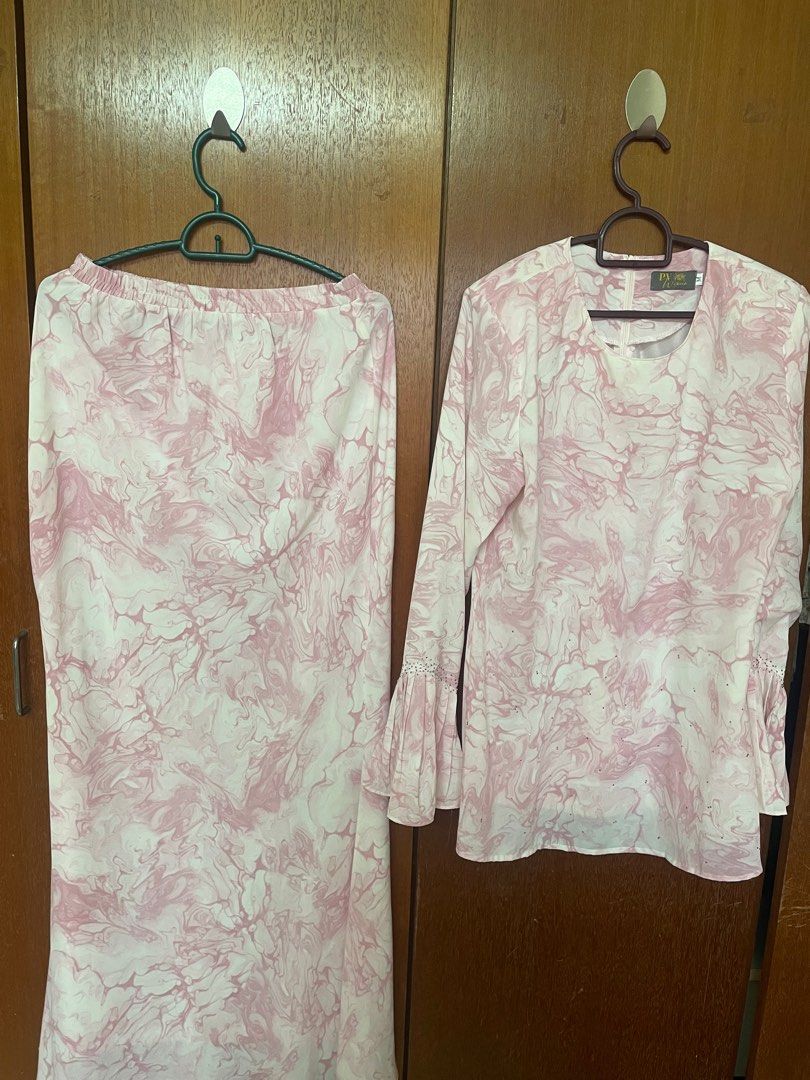 Baju kurung Prima Valet, Women's Fashion, Muslimah Fashion, Baju Kurung ...