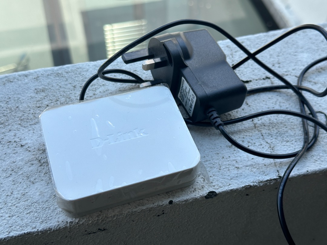 D-Link 5-Port Gigabit Unmanaged Desktop Switch Internet Extender DGS ...