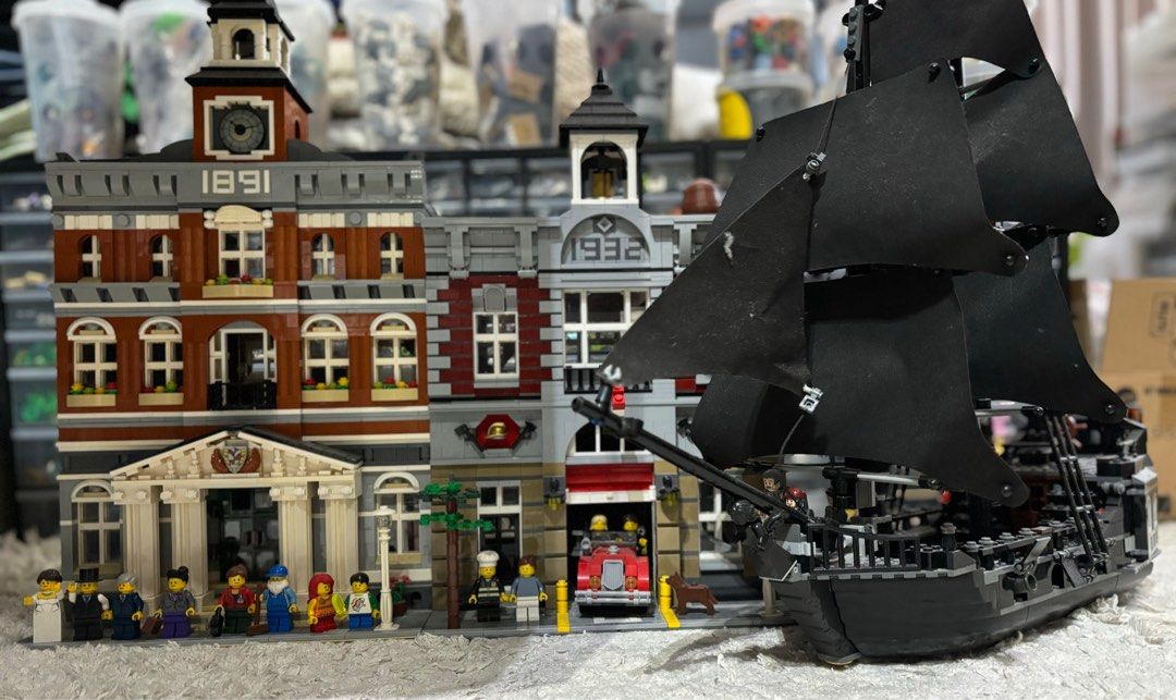 LEGO 10224 Town Hall, 10197 Fire Brigade, 4184 Black Pearl, Hobbies ...