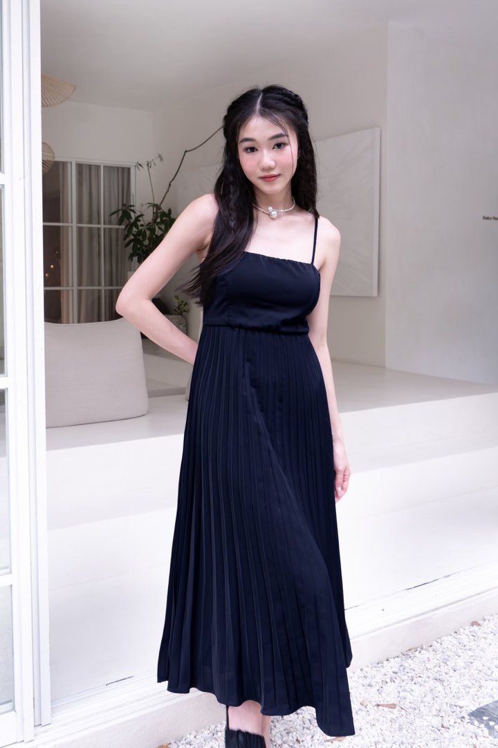 Shayna Pleated Midi Dress in Midnight, Women's Fashion, Dresses & Sets ...