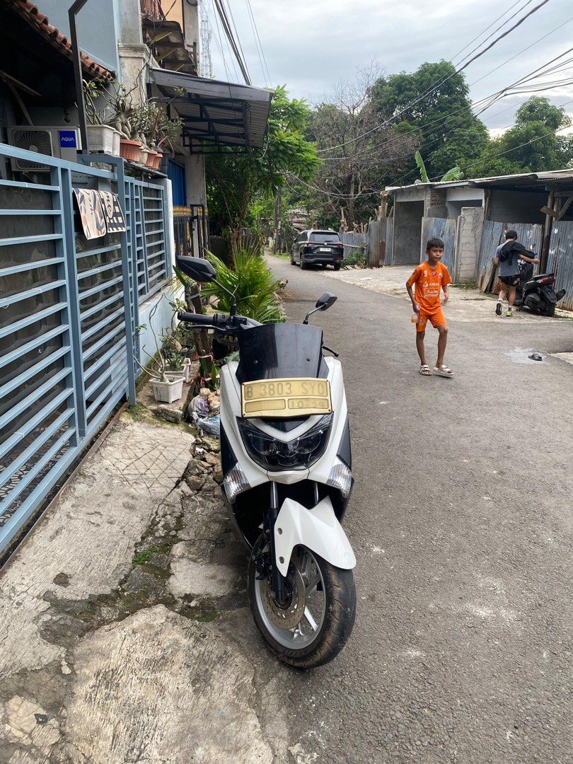 Yamaha Nmax warna putih, Motor di Carousell