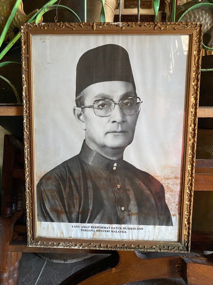 Frame Gambar Datuk Hussein Onn Antik, Hobbies & Toys, Collectibles ...