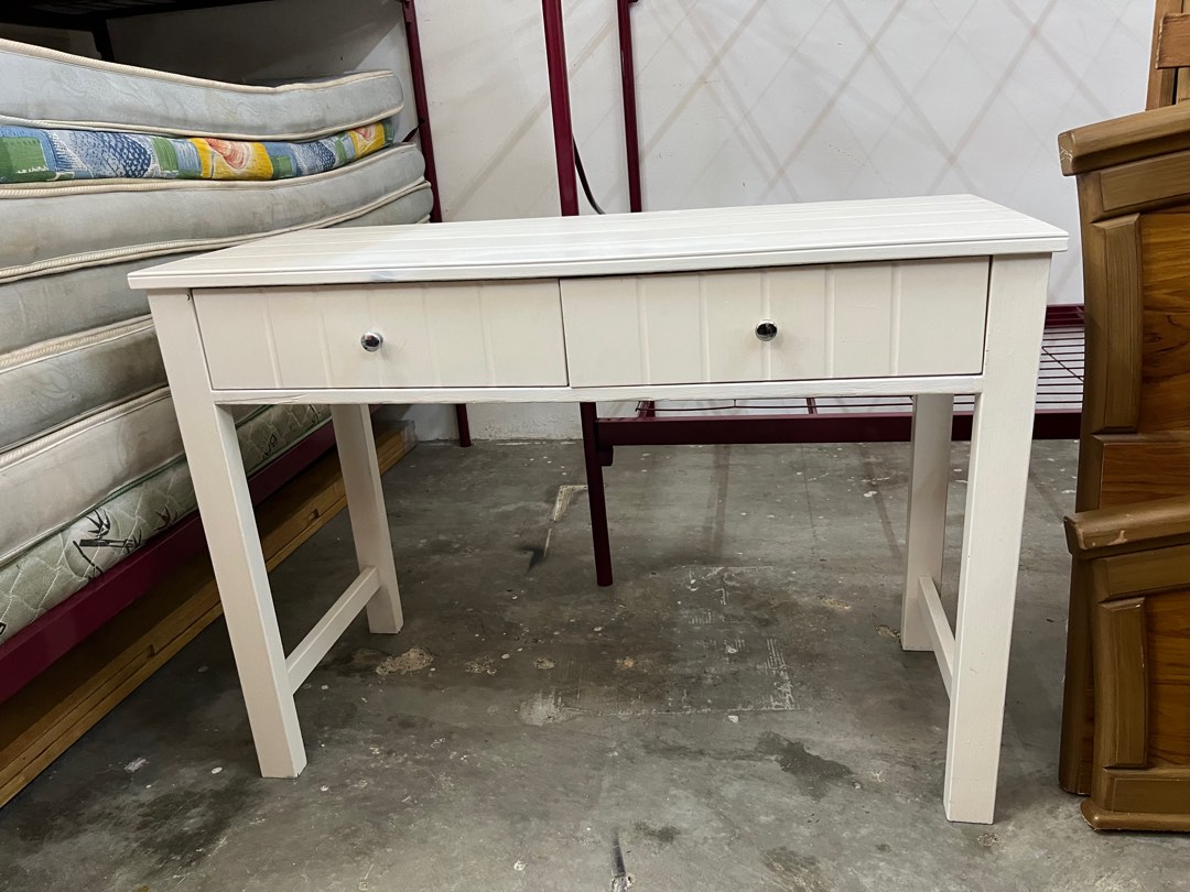 Meja putih, Furniture & Home Living, Furniture, Tables & Sets on Carousell