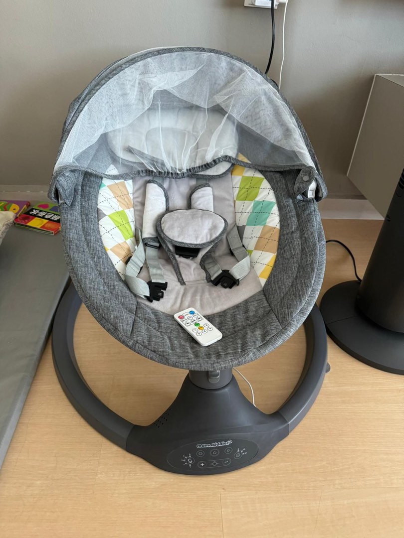 Newborn Baby auto swing chair / swing leaf, Babies & Kids, Infant ...