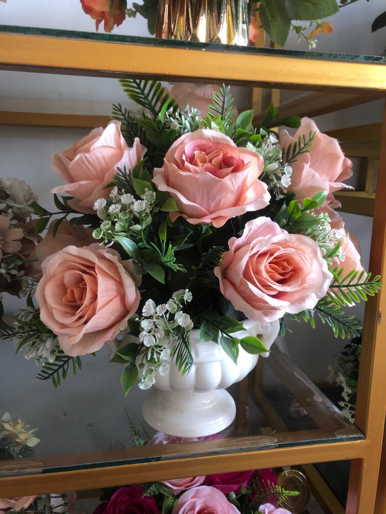 Rangkaian Bunga Mawar Gradasi Peach Vas Keramik Trophy, Perabotan Rumah ...