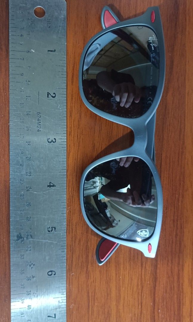 Ray-Ban x Ferrari collab (S) with authentic certification, box, manual ...