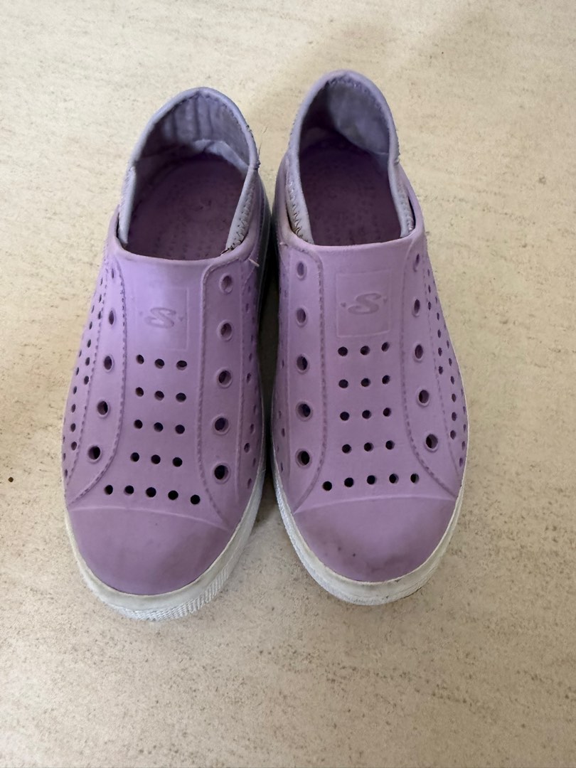 Skechers rubber slip ons US Sz 1, Babies & Kids, Babies & Kids Fashion ...