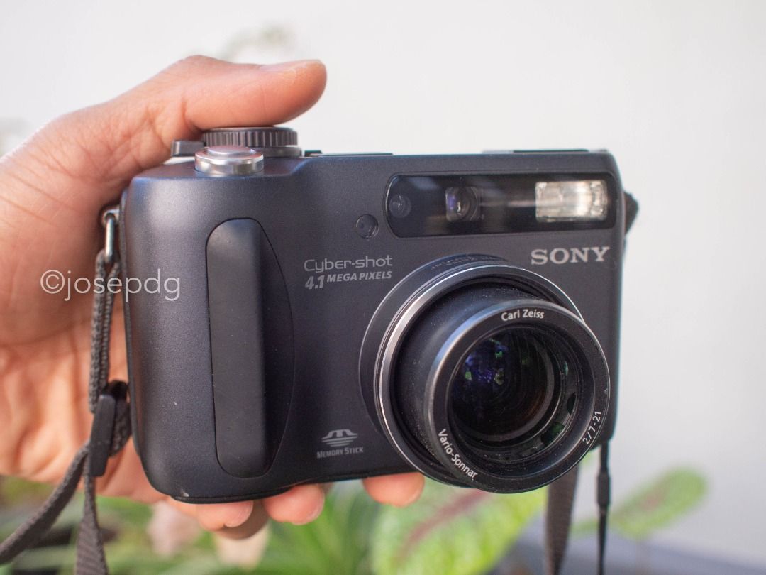 Sony Cybershot DSC-S85 Vintage Digital Camera Digicam, Photography, Cameras on Carousell