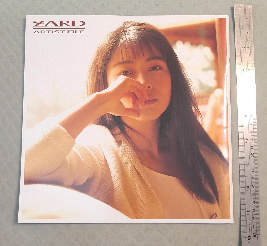 ZARD - ARTIST FILE 寫真冊 日版 二手書籍, 書籍、休閒與玩具, 收藏、紀念品, 明星週邊在旋轉拍賣