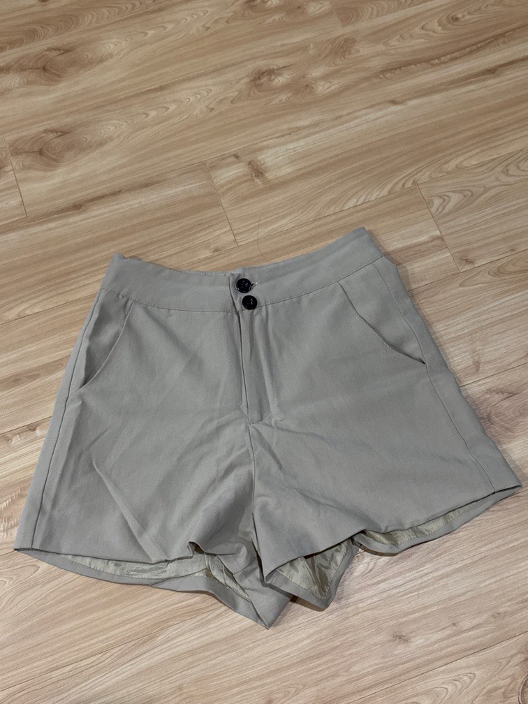 2nd hand short pants, Women's Fashion, Bottoms, Shorts on Carousell