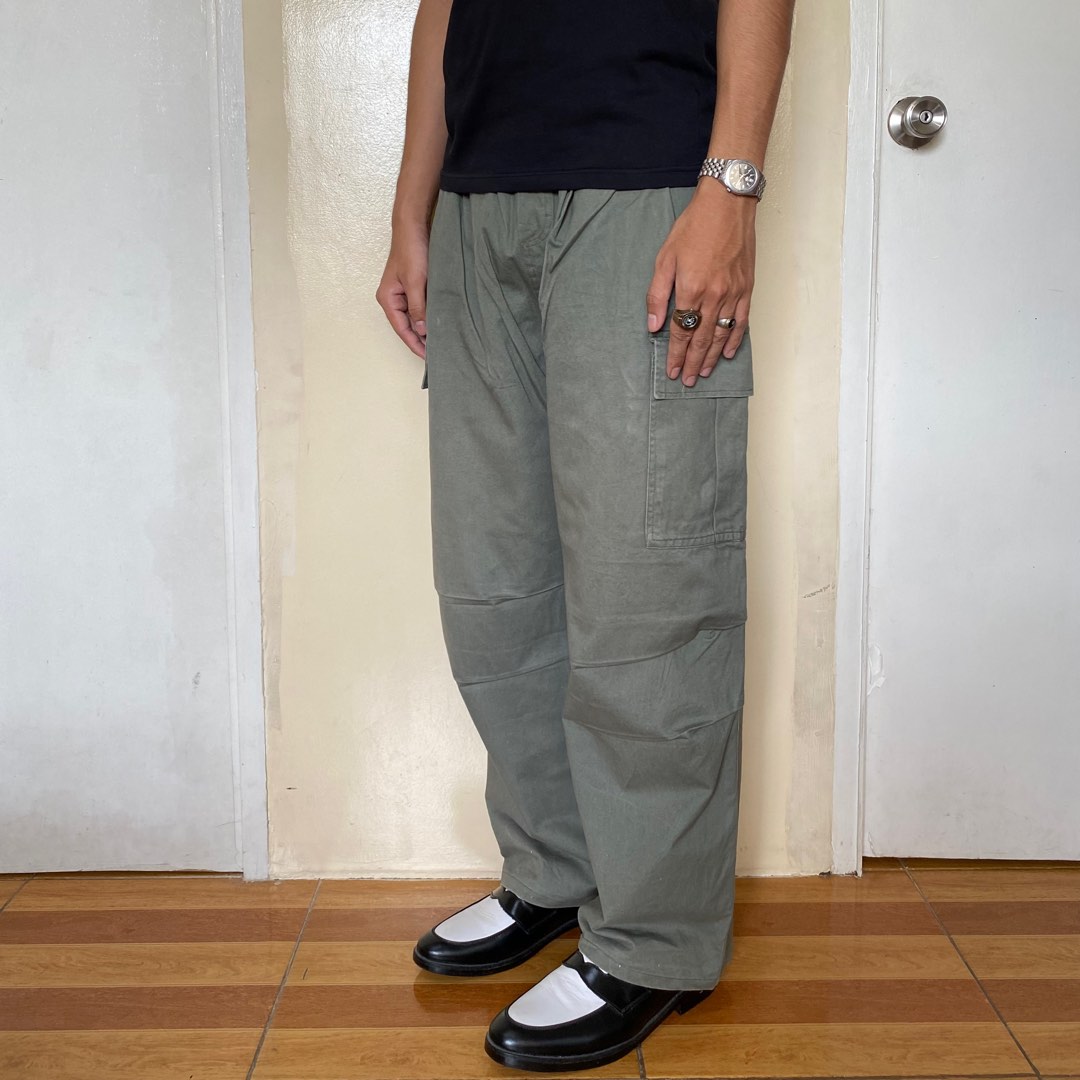 Baggy cargo pants green, Men's Fashion, Bottoms, Jeans on Carousell