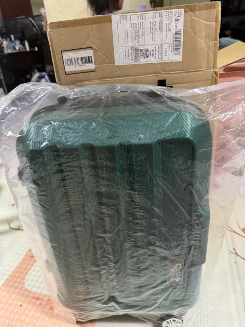 case valker luggage 20 inchi, Everything Else, Others on Carousell