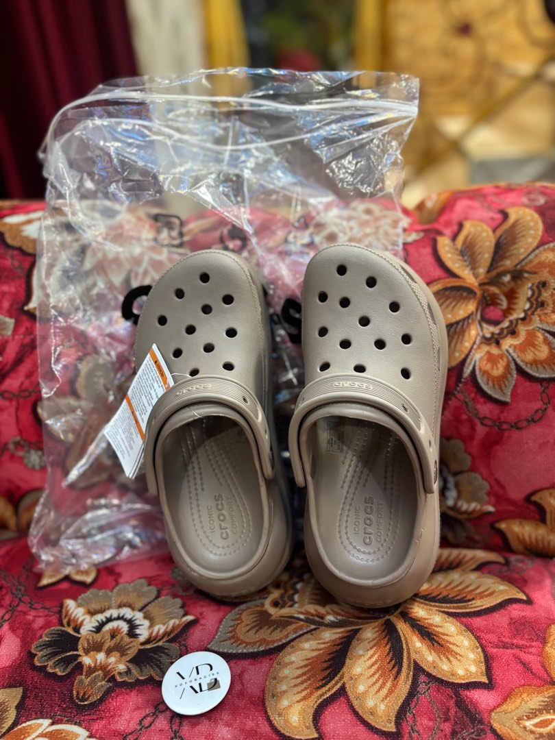 Crocs Classic Bae Clog Sandal wanita Crocs classic Bae Clog platform ...