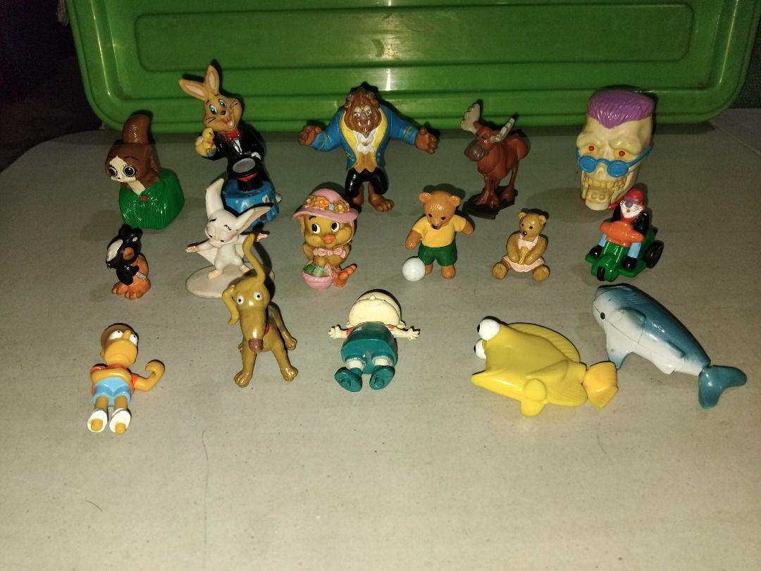 16 pieces Assorted Vintage Toys - Goosebumps Curly, Madagascar Mort ...