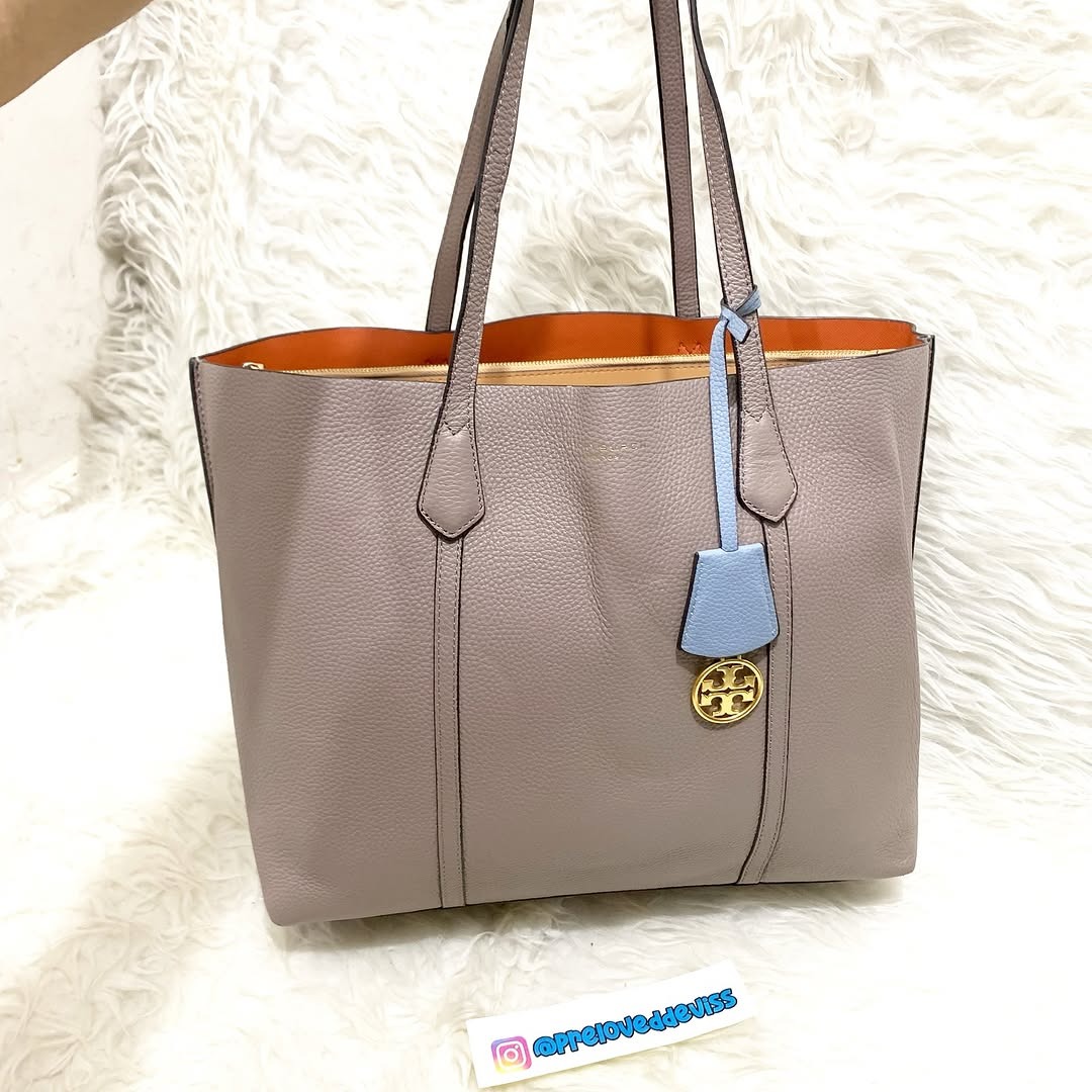 Tory Burch Perry Triple Compartment Grey Original, Fesyen Wanita, Tas ...