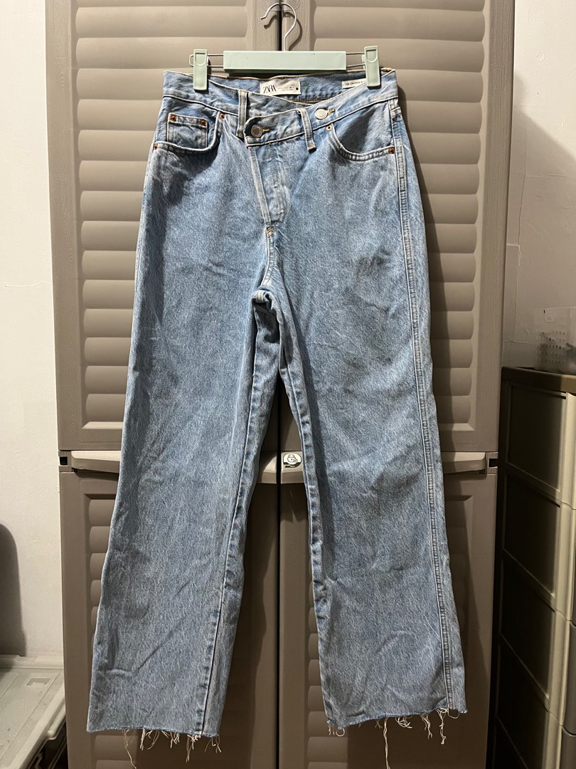 Zara crossed button jeans, Women's Fashion, Bottoms, Jeans on Carousell