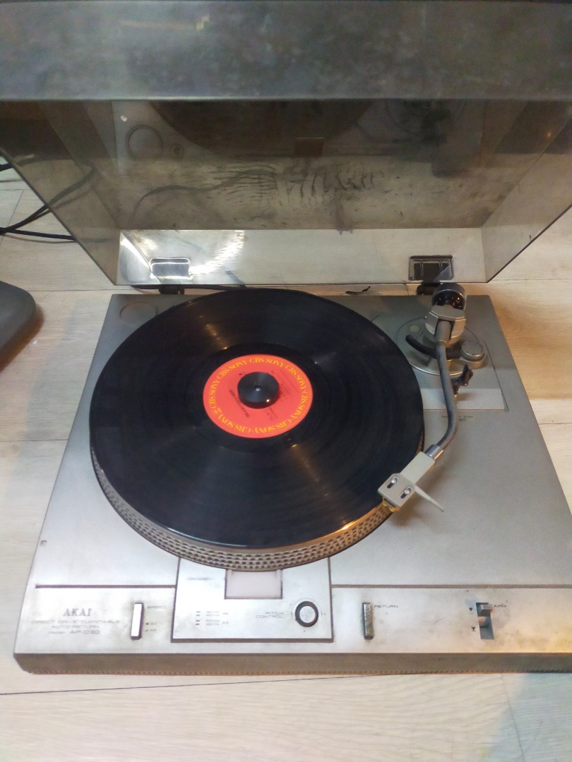 Akai AP-D30 Turntable, Hobbies & Toys, Music & Media, Vinyls on Carousell