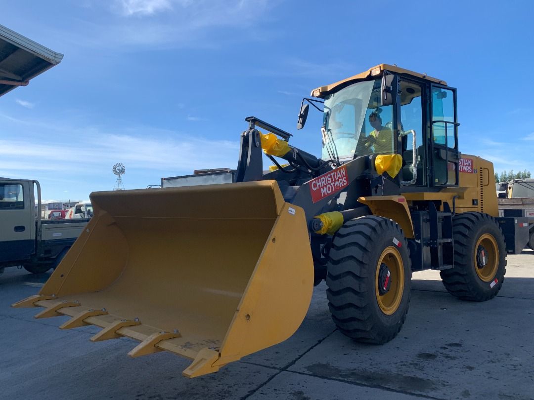 BRAND NEW XCMG 300KN WHEEL LOADER, W/ BUCKET, 1.8 CBM CAPACITY ...