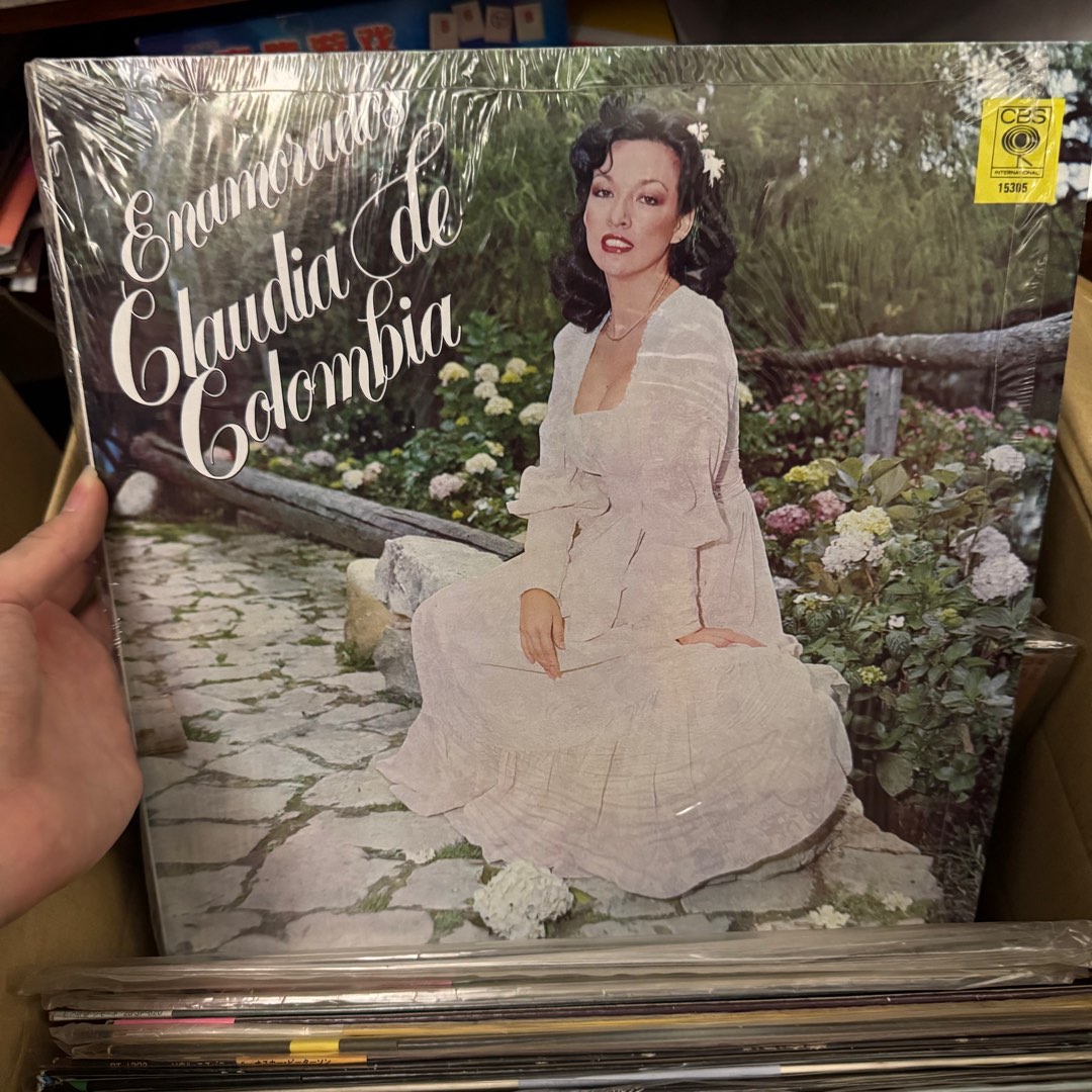 Claudia De Colombia Enamorados CBS LP, Album vinyl, 興趣及遊戲, 音樂、樂器 & 配件 ...
