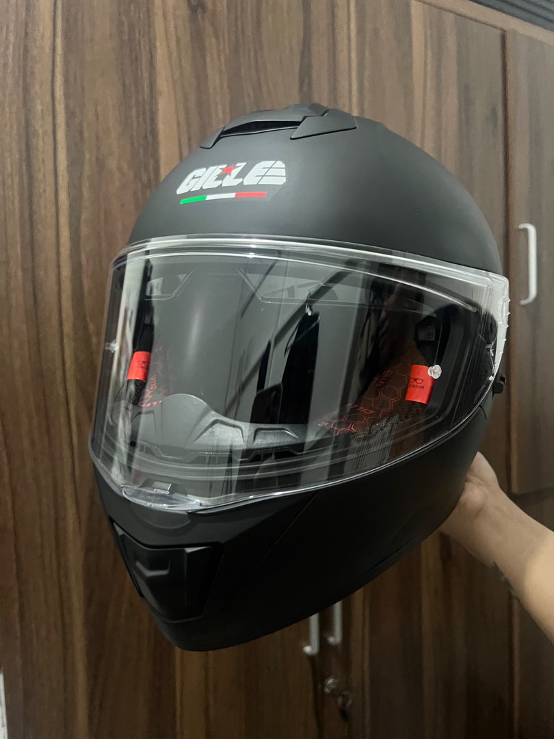 Gille Falcon Helmet Matte Black, Motorbikes, Motorbike Parts ...