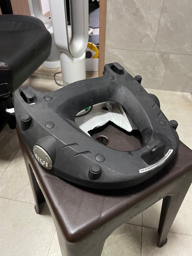 Givi MONOKEY Base Plate, Motorcycles, Motorcycle Accessories on Carousell