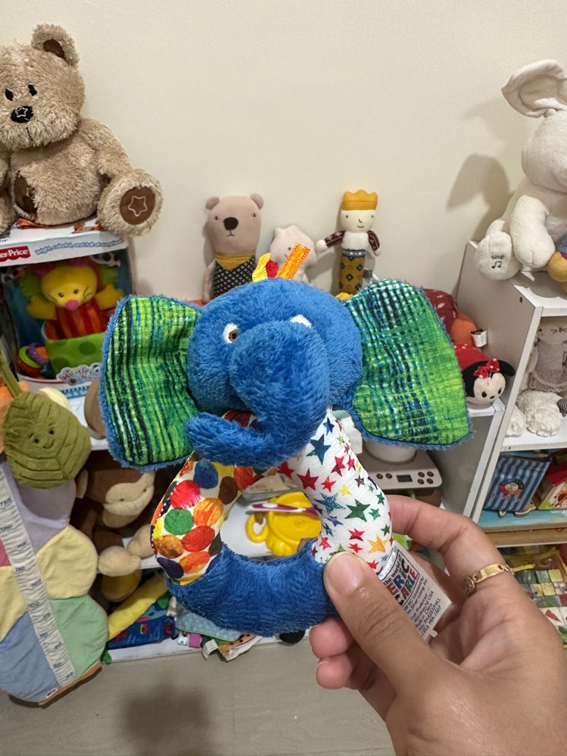 Hand rattle eric carle, Bayi & Anak, Mainan & Baby Walker di Carousell