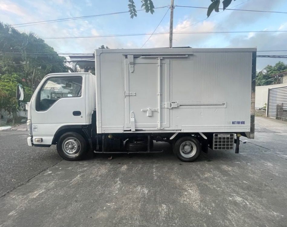Isuzu Elf Nseries Reefer Van / Ref Van 10ft NKR with Side Door ...