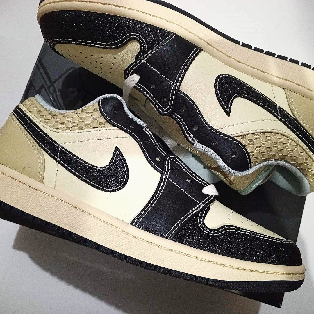 Air Jordan 1 Low SE Muslin / Coconut Milk, Men's Fashion, Footwear ...