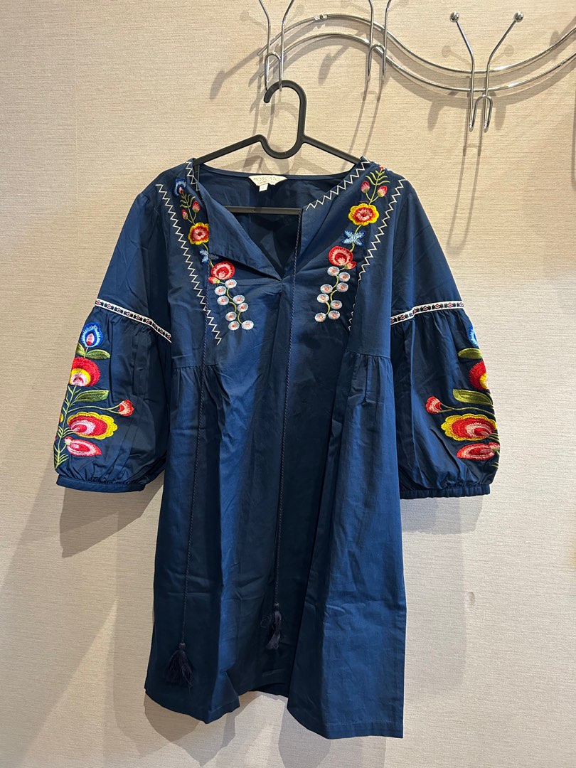 Moscato Dress, Fesyen Wanita, Pakaian Wanita, Gaun & Rok di Carousell