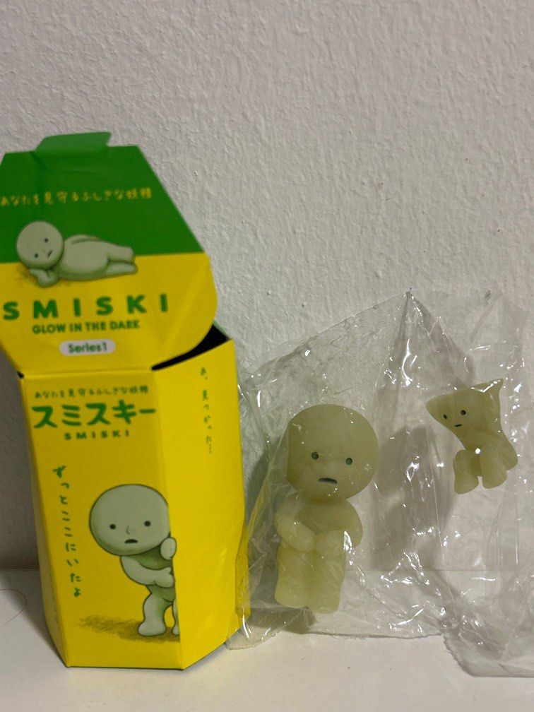 Smiski Series 1 new sealed hugging knees and little smiski lifting mini ...