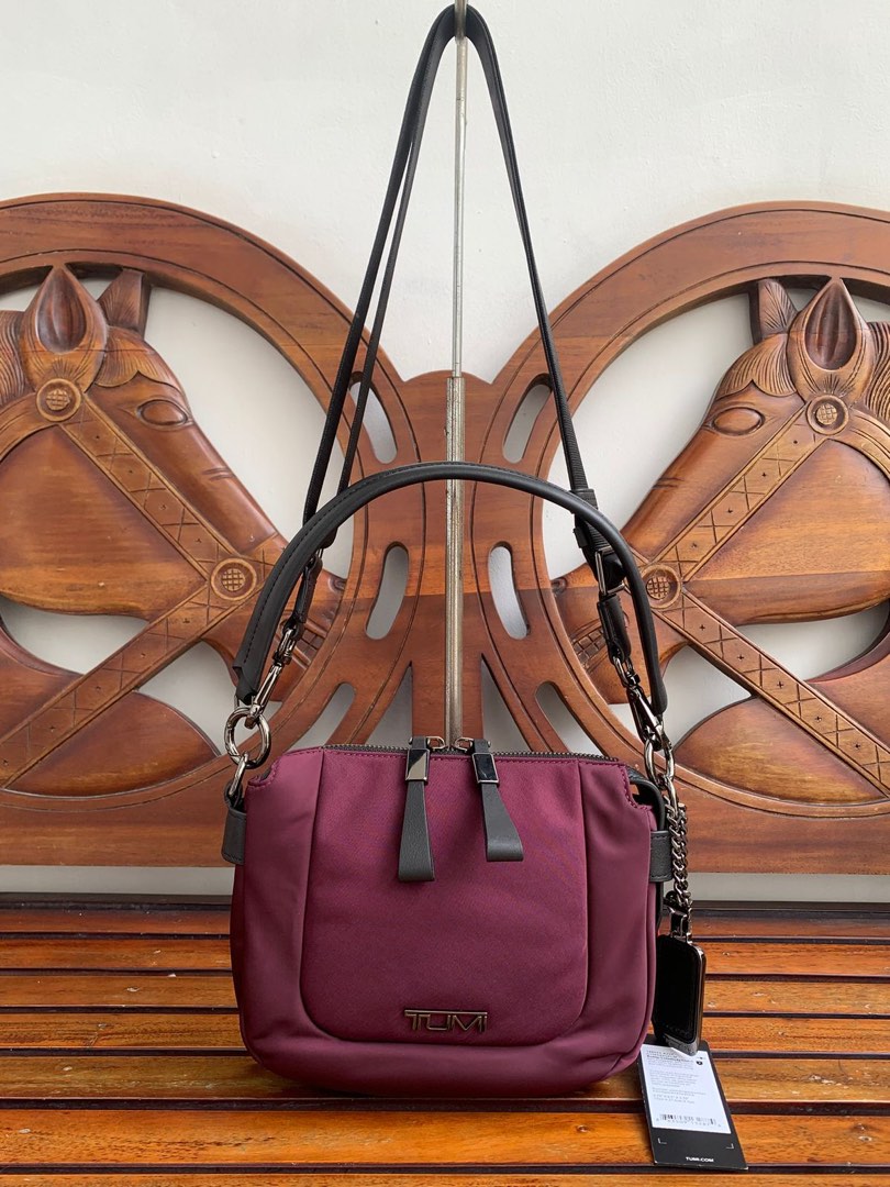 Tumi, Fesyen Wanita, Tas & Dompet di Carousell