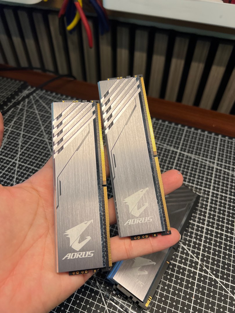 Aorus 8gb x2 DDR4 3200mhz mint condition, Mobile Phones & Gadgets ...
