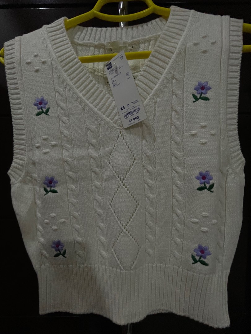 GU Knitted Vest, Women's Fashion, Tops, Sleeveless on Carousell