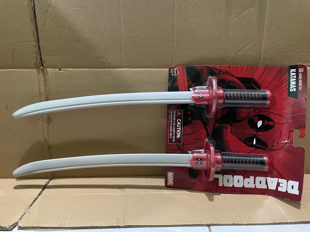Hasbro E2935 Marvel Deadpool Katanas, Hobbies & Toys, Memorabilia ...