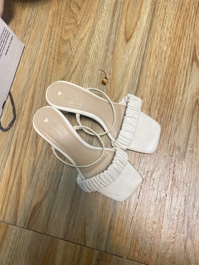 Hue manila white heels, Women's Fashion, Footwear, Heels on Carousell