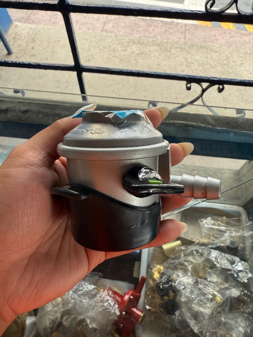 Kosangas Petron Gasul Snap-on LPG Regulator, Furniture & Home Living ...