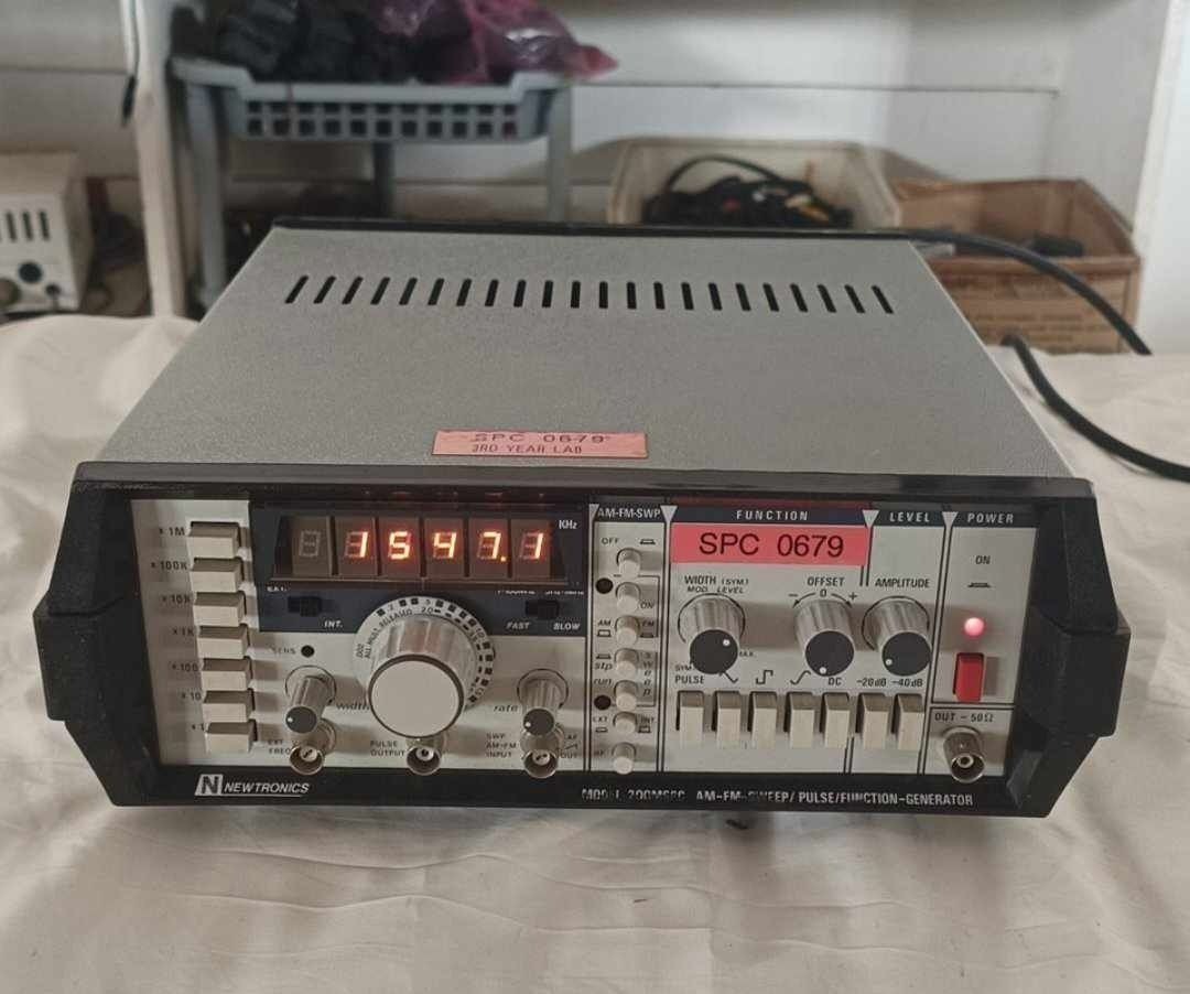 Newtronics 200MSPC AM-FM-Sweep/ Pulse/ Function-Generator, Health ...