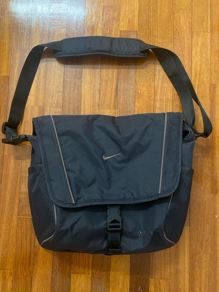 Nike sportswear essential messenger bag, Men's Fashion, Bags, Sling ...