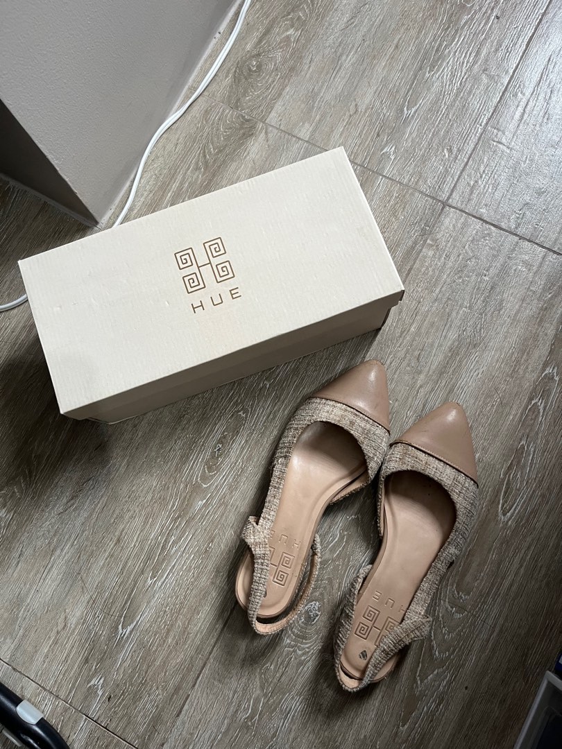 Hue Manila Sandals, Women's Fashion, Footwear, Sandals on Carousell