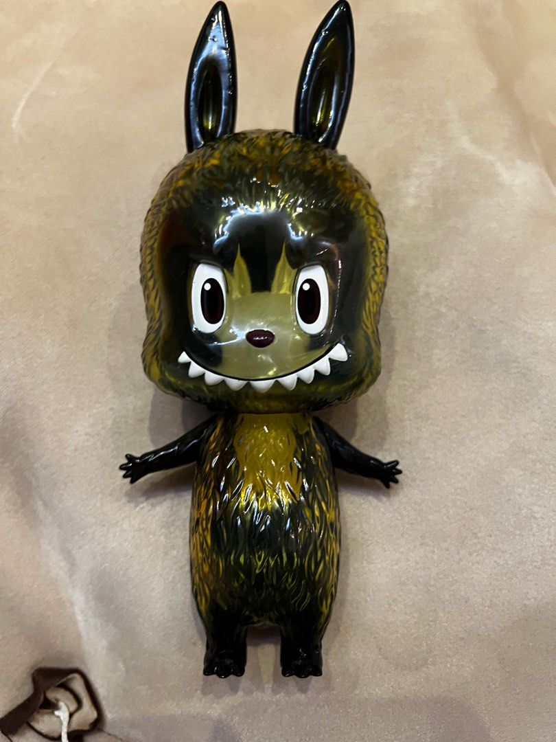 labubu inside zimomo, 興趣及遊戲, 玩具 & 遊戲類 - Carousell