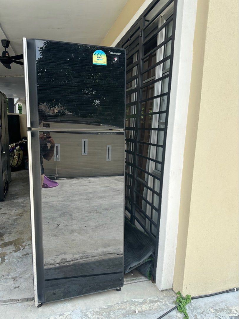 Peti ais sharp 2 pintu, TV & Home Appliances, Kitchen Appliances ...