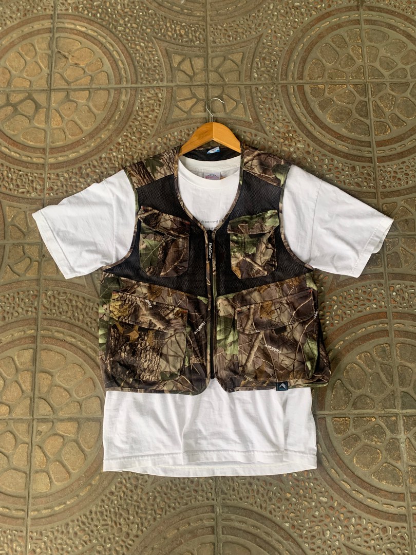 Realtree outdoor vest, Men's Fashion, Tops & Sets, Vests on Carousell