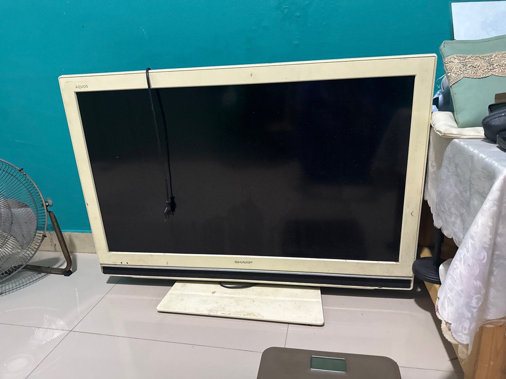 sharp 42 inch, Elektronik, TV & Perlengkapan Hiburan di Carousell