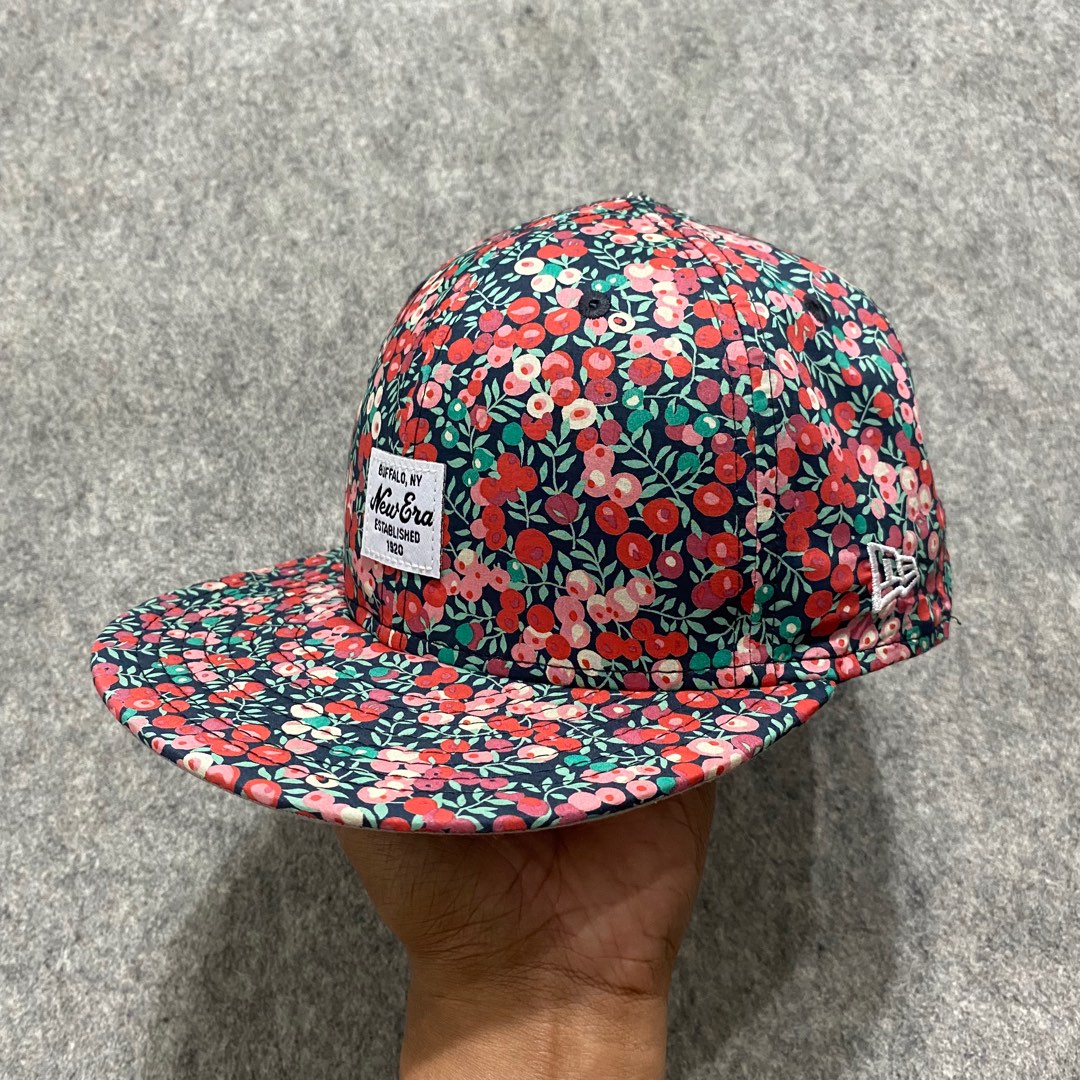 Topi New Era x Liberty Art second original, Fesyen Pria, Aksesoris, Topi di Carousell