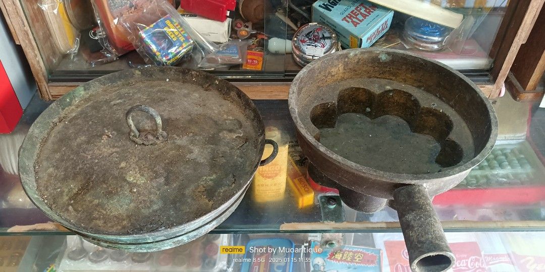 Vintage bekas kuih bakar dan bahulu tembaga, Hobbies & Toys ...