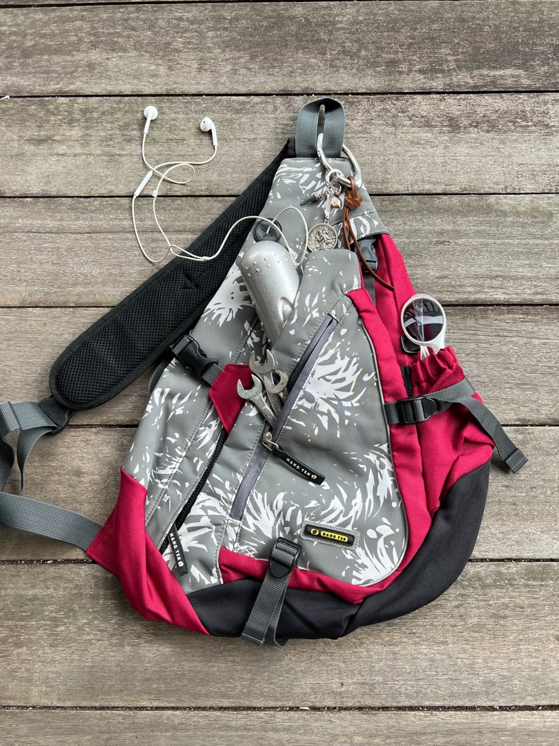 Vtg Hang ten crossbody bag, Men's Fashion, Bags, Backpacks on Carousell