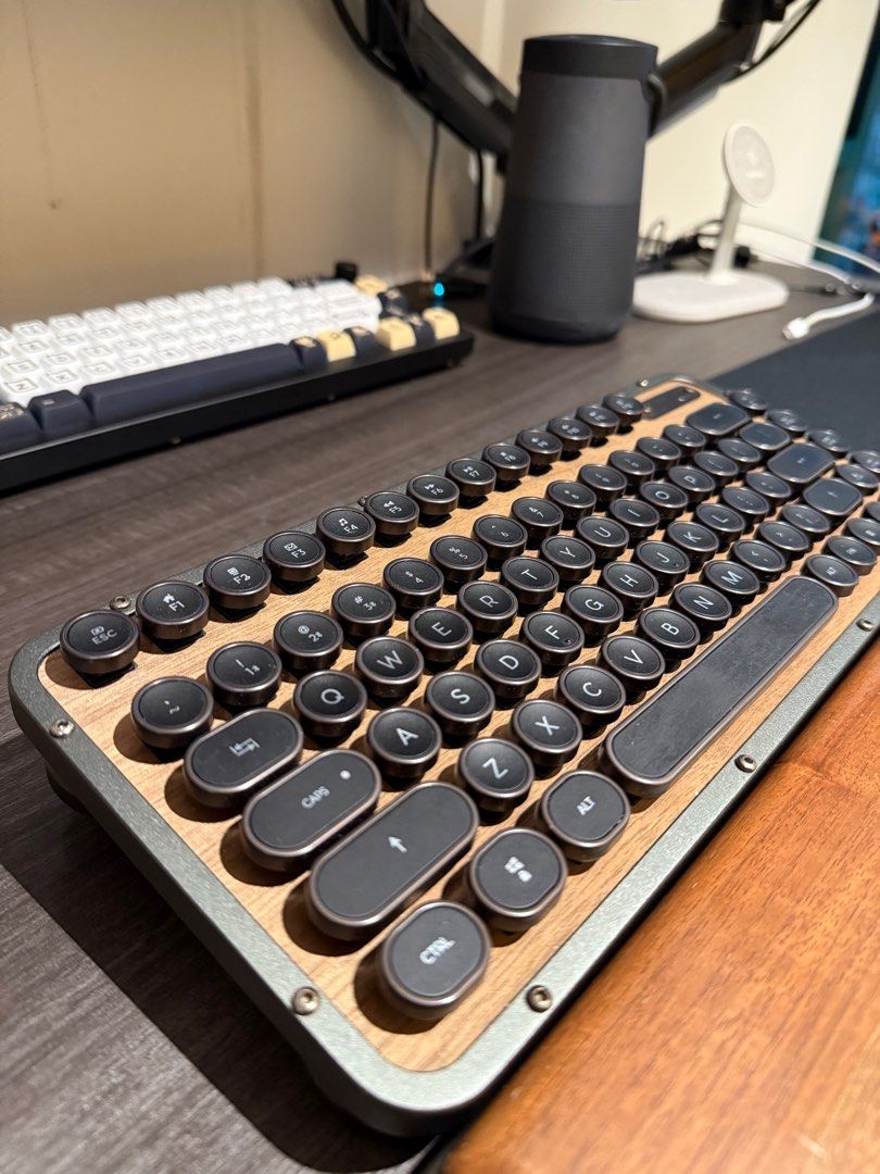 Azio Retro Compact Keyboard, 電腦＆科技, 電腦周邊及配件, 電腦鍵盤及相關產品 - Carousell